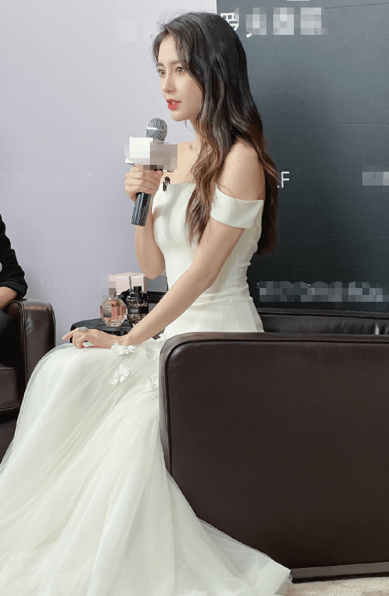 Angelababy抽烟视频曝光引争议 姿势娴熟老练——上海热线娱乐频道